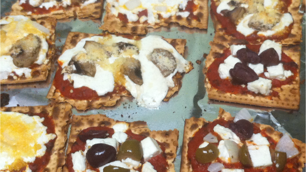 Get Baked: Matzo Pizza | Autostraddle