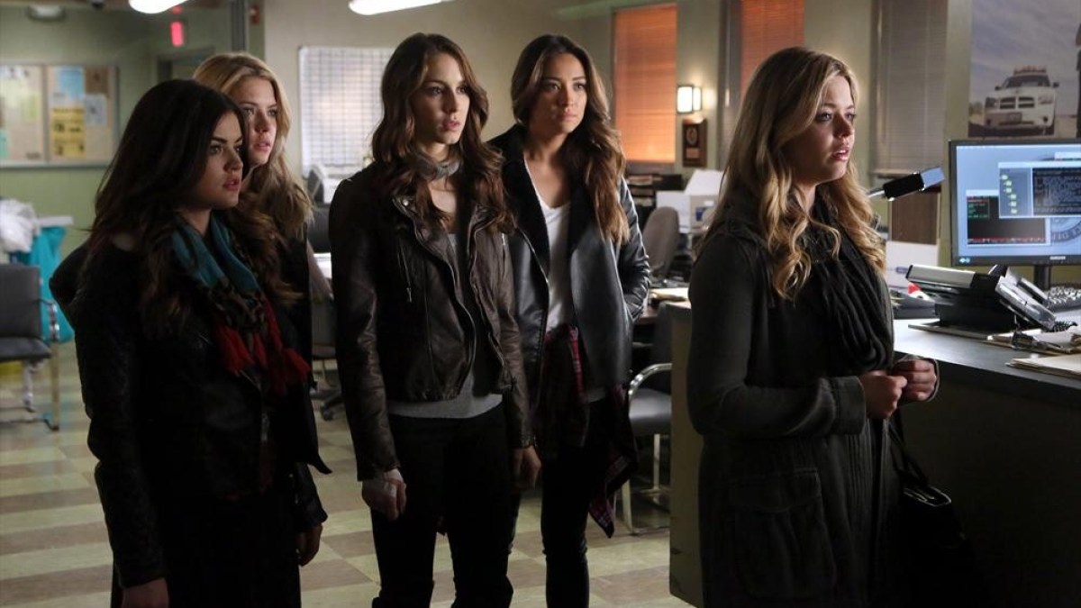 Pretty Little Liars 502 Recap: Stuck Out Here On Planet Alison ...