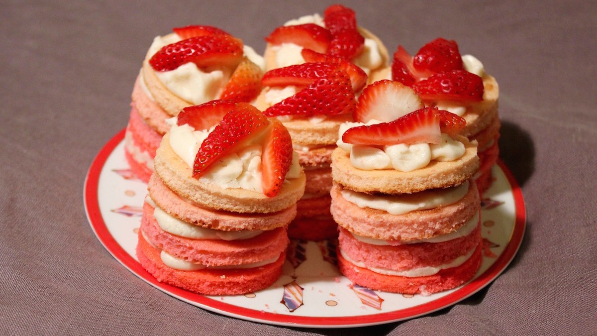 Get Baked: Pink Ombre Mini Cakes | Autostraddle