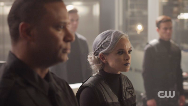 DCTV SuperFlarrow “Elseworlds, Part 3” Recap: Twisted Sister | Autostraddle