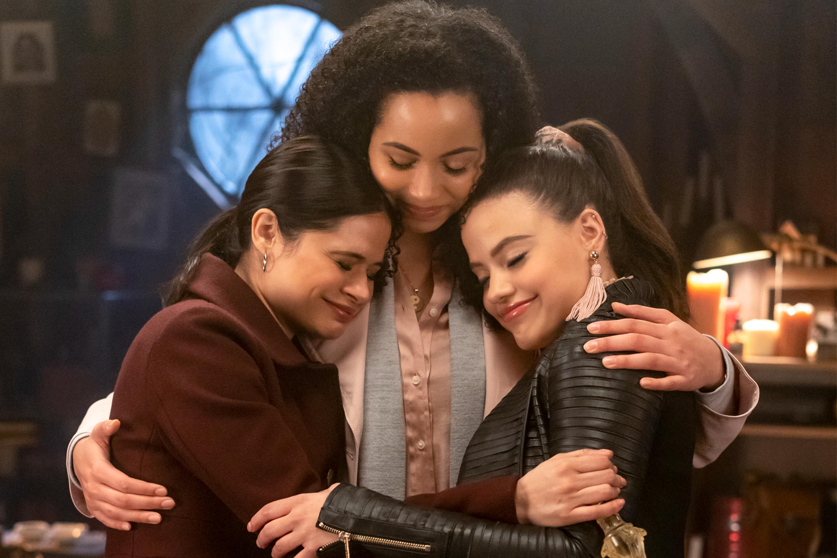 Charmed's Witchy Women of Color Lesbian Love Triangle Deserves All Your ...