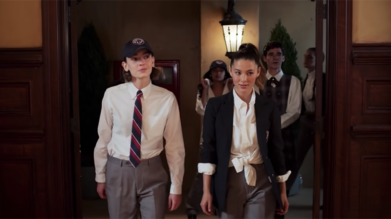 Atypical's Casey and Izzie Join The Magical Unicorn Club of Queer Happy ...