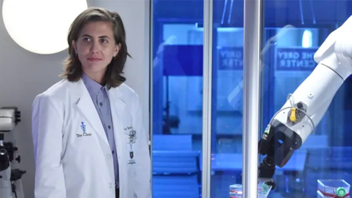 Shrill Heartthrob E.R. Fightmaster Is Grey's First Non-Binary Doctor