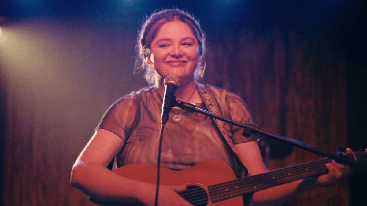 ‘Cora Bora’ Stars Meg Stalter as a Messy Grieving Bisexual | Autostraddle